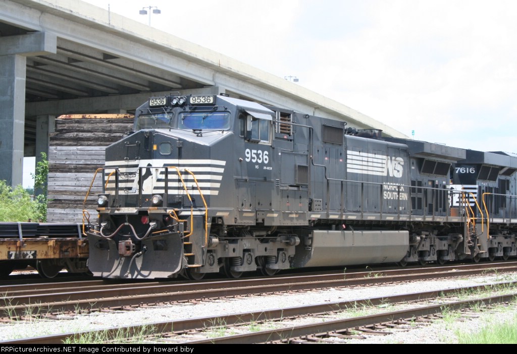 NS 9536 heads to the North Yard for switching duty